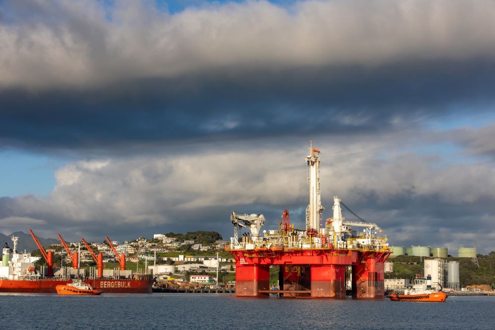 Helix Q7000 departs ahead of weather event | Port Taranaki