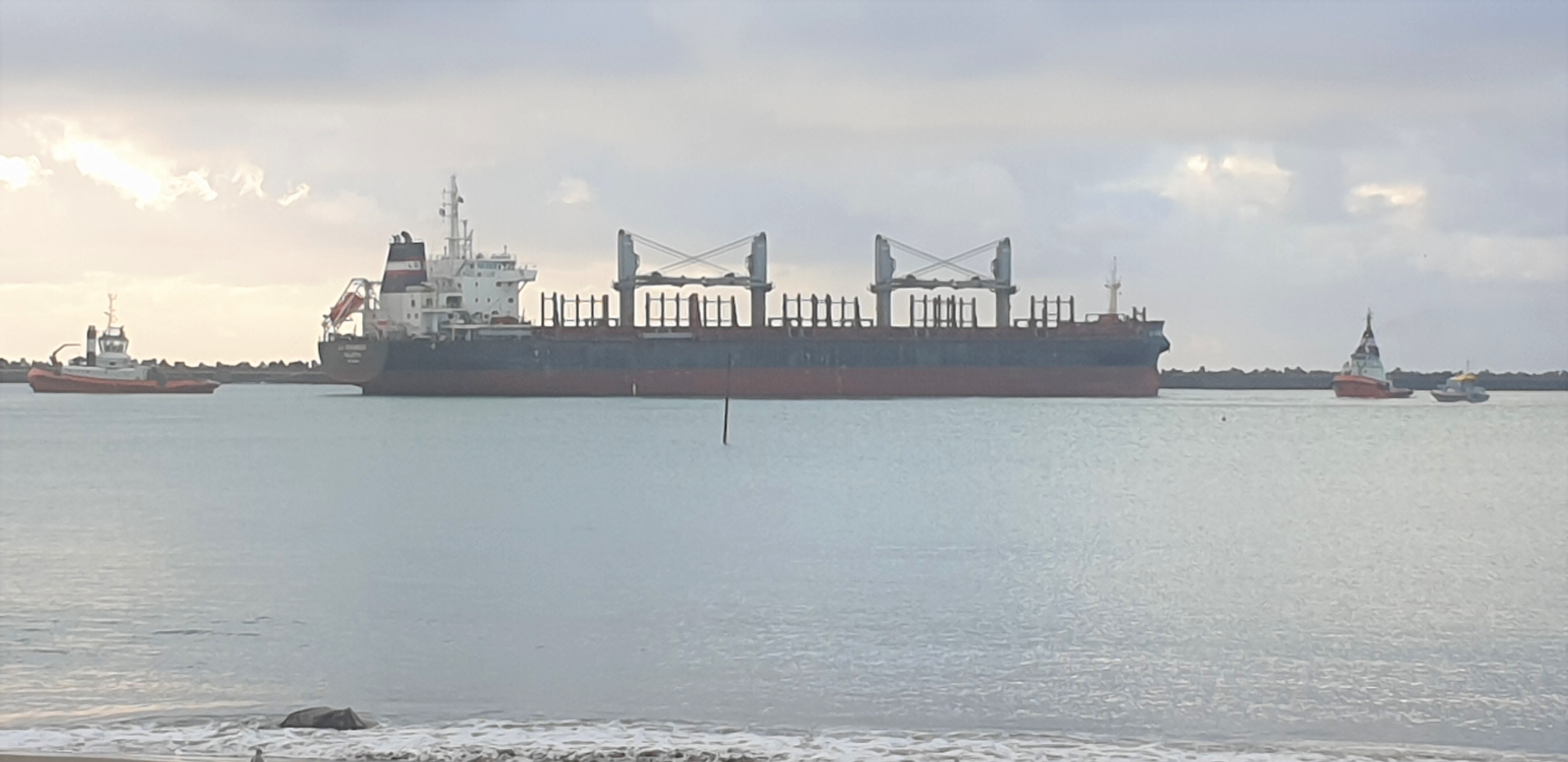 Port Taranaki provides berth for towed vessel | Port Taranaki